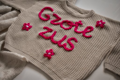 Grote zus trui – een liefdevolle zwangerschapsaankondiging