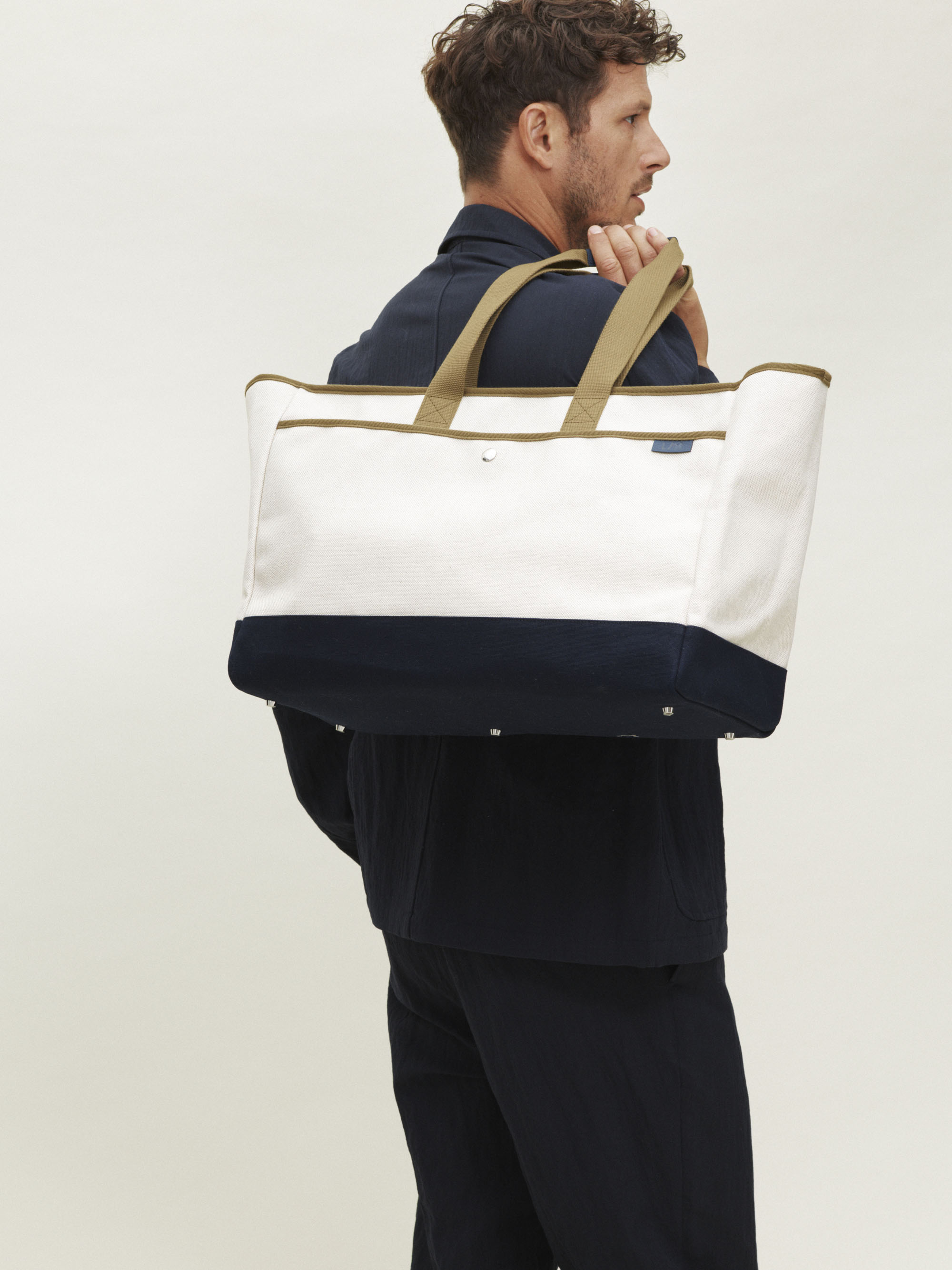 Correspondent bag - L/Uniform - Shop - Monocle