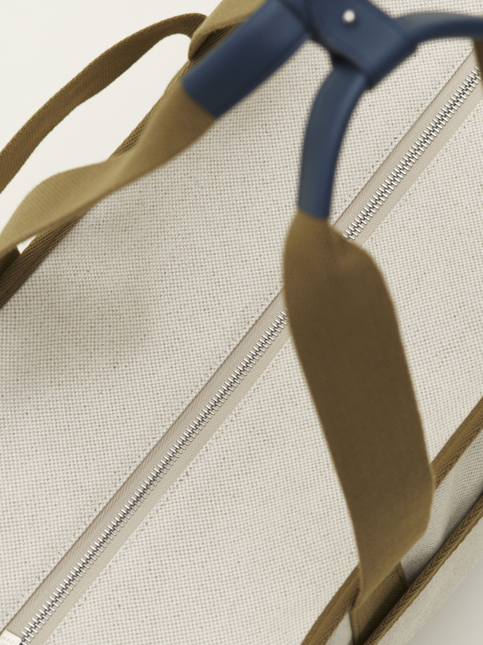 Correspondent bag - L/Uniform - Shop - Monocle